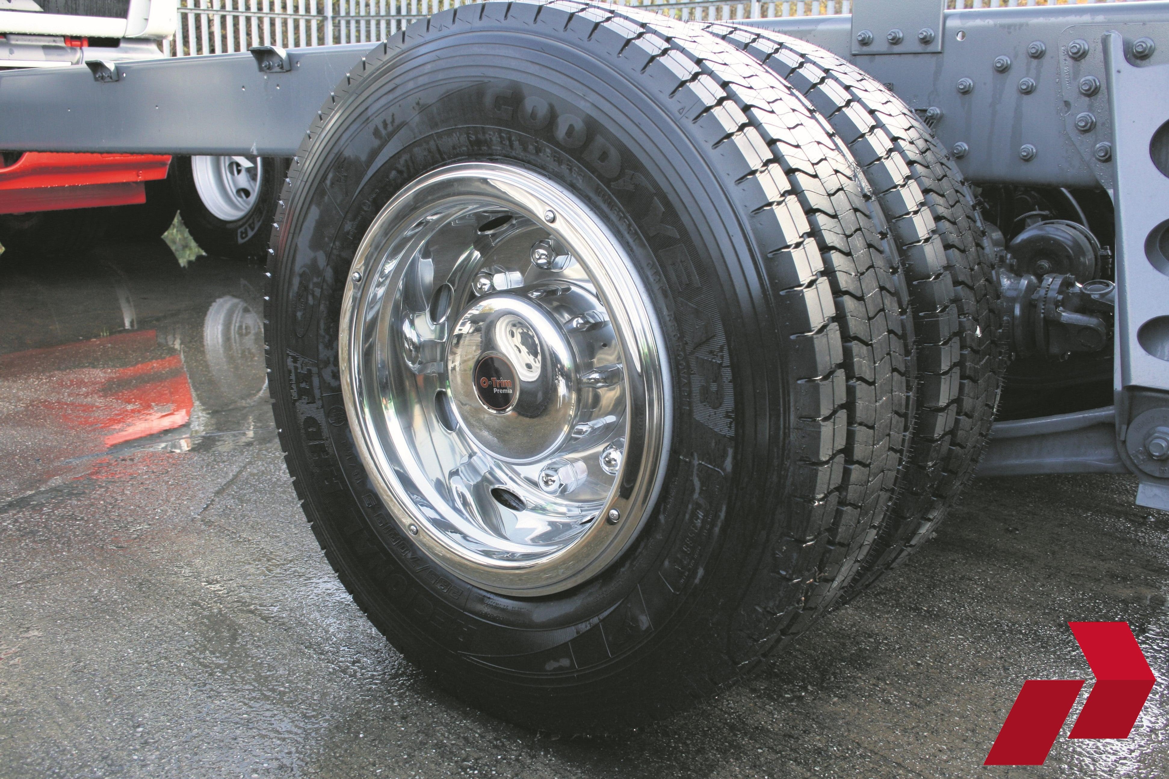 19.5" Super Deluxe Stainless Steel Wheel Trims (Rear Pair) — Parma Group